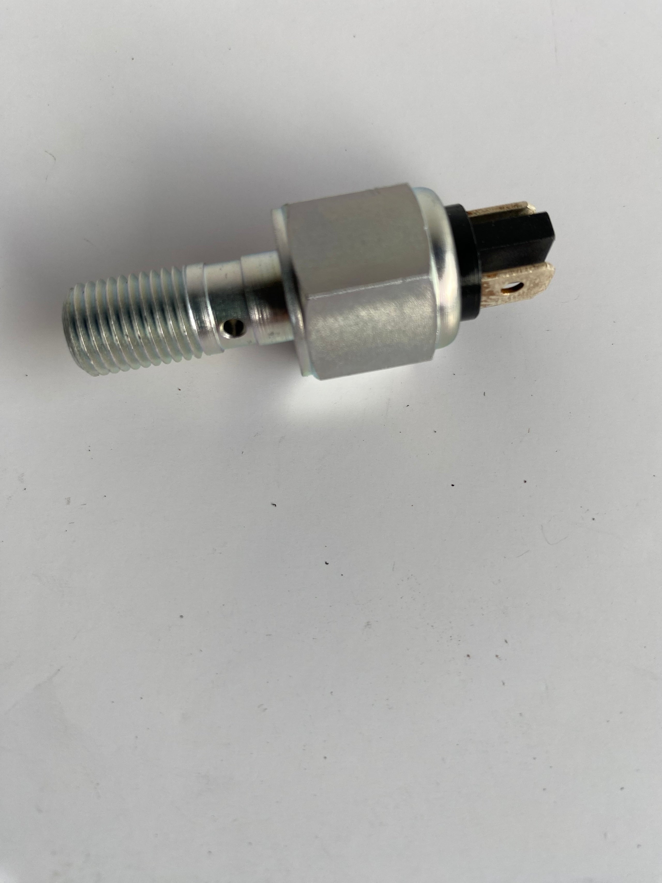 Vis banjo 3/8-24 avec contacteur feu stop arrière DYNA Harley Davidson ...